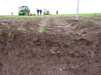 Démonstration de la compaction des sols liée à vos pneus de tracteur
