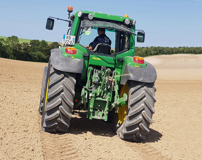 Mes pneus de tracteur ont-ils une empreinte au sol assez large